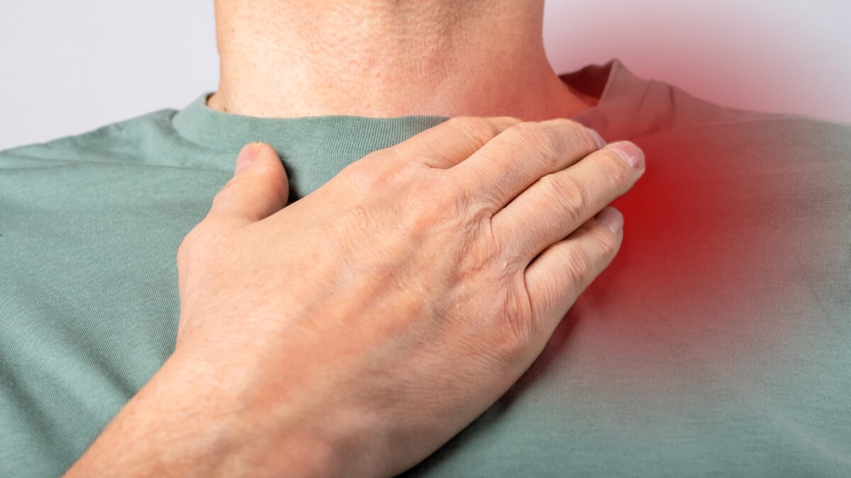 Collarbone Pain Warning Signs: When It’s More Than Muscle Strain ...